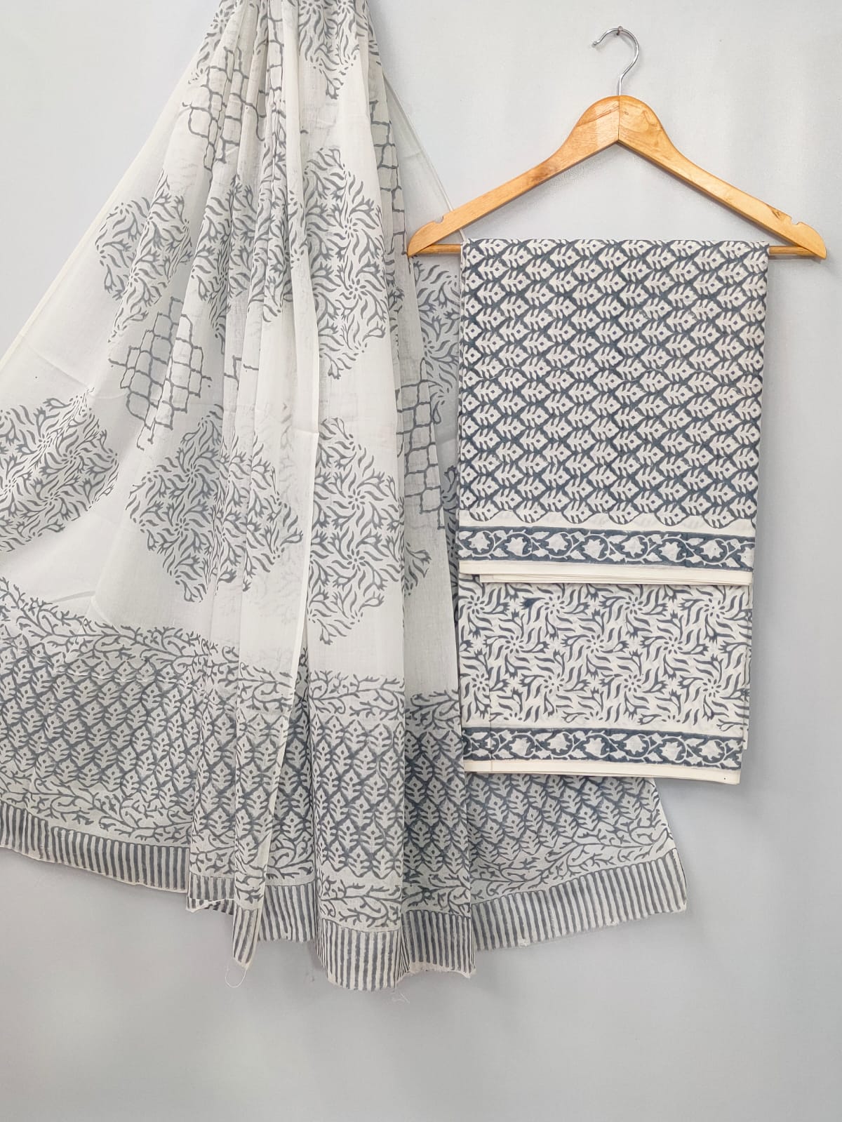 Hand Block Cotton Salwar Suit Set with Cotton Dupatta - TSPSMTP51 – The ...